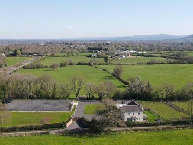 4 Bedroom Detached House For Sale In Astbury