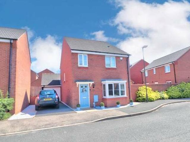 4 bedroom detached house for sale in Astbury Way Swadlincote DE11