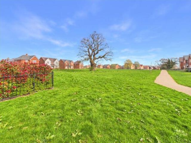 4 bedroom detached house for sale in Ashford Road, Worcester, Worcestershire, WR2