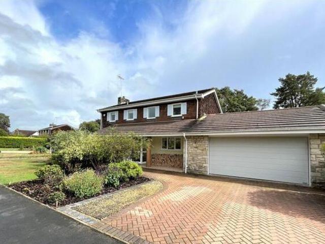 4 Bedroom Detached House For Sale In Ashley Heath, Ringwood