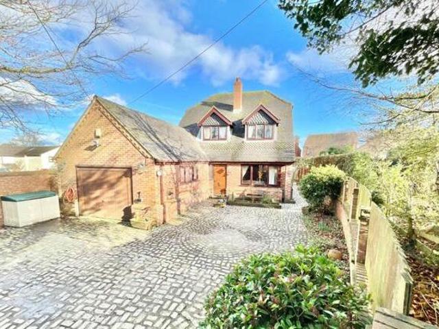 4 Bedroom Detached House For Sale In Ashley