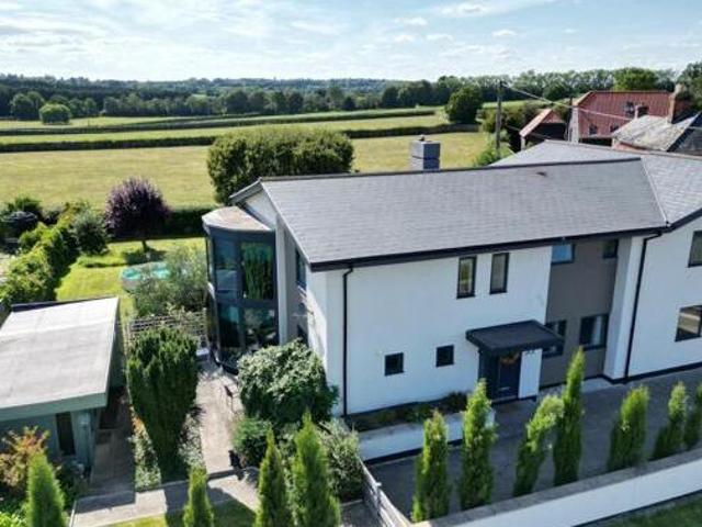 4 Bedroom Detached House For Sale In Ashley