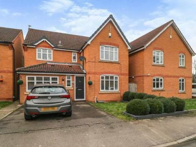 4 bedroom detached house for sale in Ashton Drive Kirk Sandall Doncaster DN3