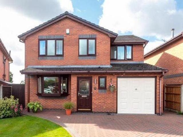4 Bedroom Detached House For Sale In Ashton in makerfield