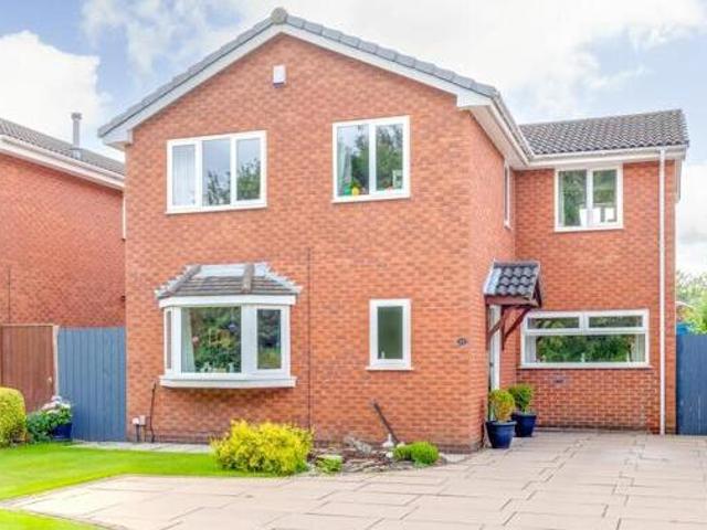 4 Bedroom Detached House For Sale In Ashton in makerfield