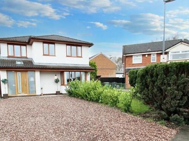 4 Bedroom Detached House For Sale In Ashton in makerfield