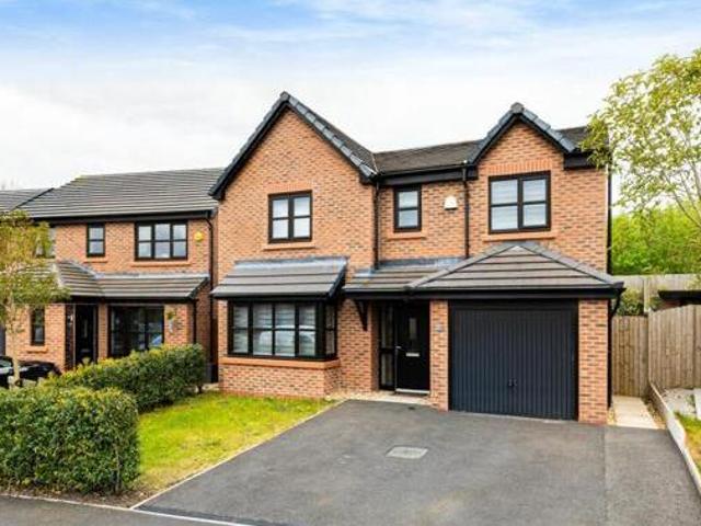 4 Bedroom Detached House For Sale In Ashton in makerfield