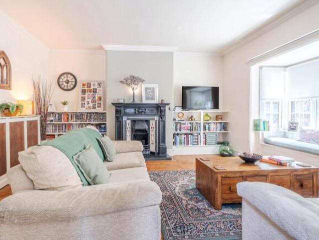 4 bedroom detached house for sale in Aylesbury Street, Bletchley, MK2