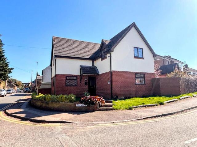 4 bedroom detached house for sale in Bouverie Road, Hardingstone, Northampton NN4