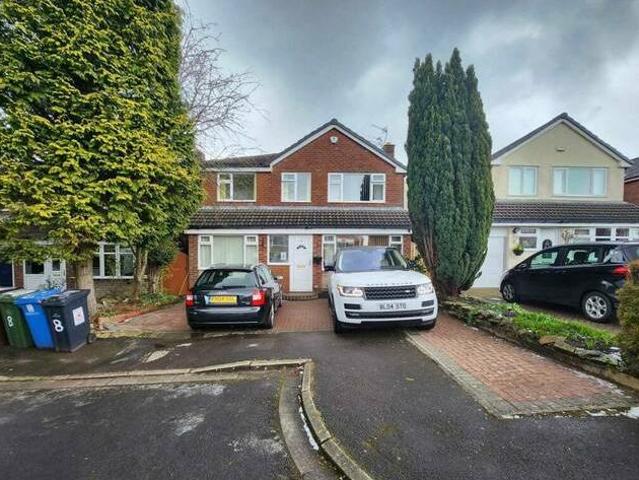 4 bedroom detached house for sale in Bowland Close AshtonunderLyne Manchester OL6