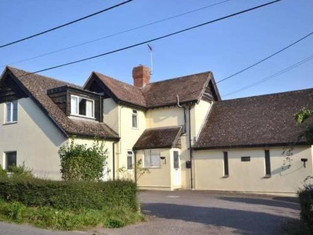 4 bedroom detached house for sale in Bay Road Gillingham SP8 SP8