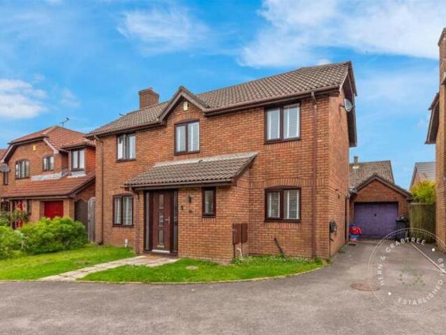 4 bedroom detached house for sale in Baynton Close, Llandaff, Cardiff, CF5