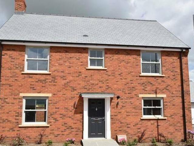 4 bedroom detached house for sale in Badger Close Langport TA10