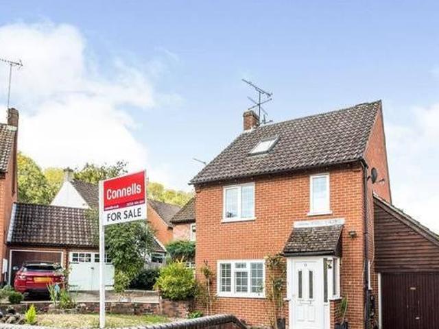 4 bedroom detached house for sale in Badgers Bank Lychpit BASINGSTOKE RG24