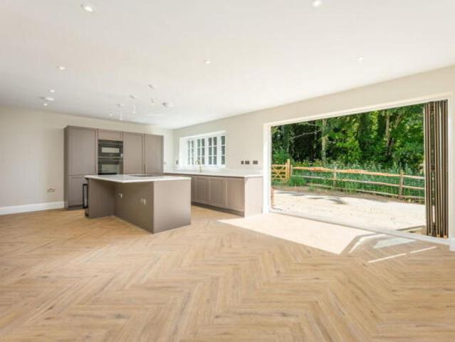 4 bedroom detached house for sale in Badgers Close, The Hill, Ashford, TN27 0LU, TN27