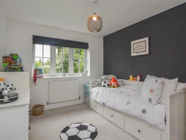4 bedroom detached house for sale in Baddow Road, Chelmsford, CM2