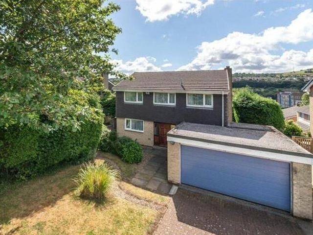 4 Bedroom Detached House For Sale In Baildon, West Yorkshire