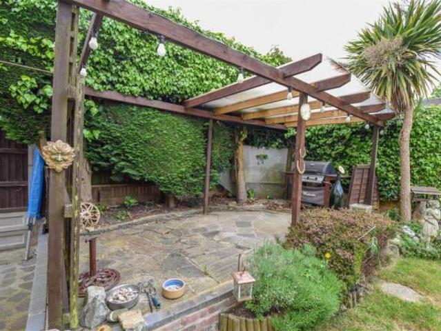4 bedroom detached house for sale in Bakers Meadow, Doddinghurst, Brentwood, CM15
