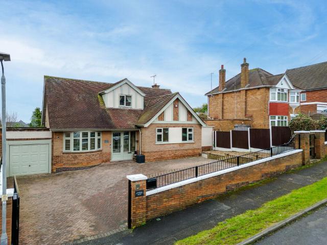 4 bedroom detached house for sale in Bakewell Avenue, Carlton, Nottingham, NG4 3NY, NG4