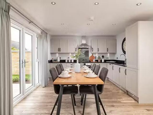 4 Bedroom Detached House For Sale In Bannerman Cruick, Edinbur.