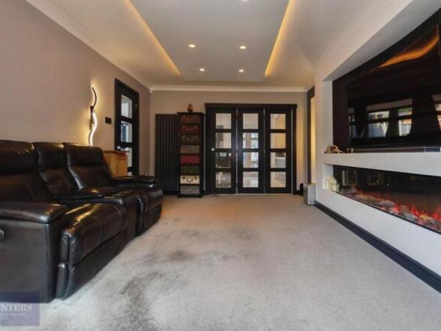 4 bedroom detached house for sale in Barnfield Drive, Solihull, B92