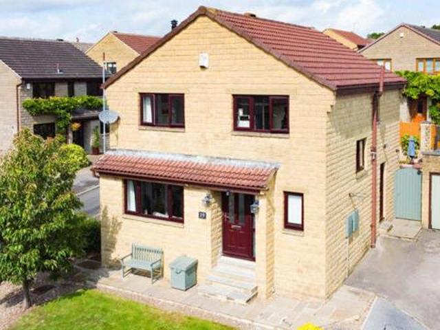 4 Bedroom Detached House For Sale In Barwick In Elmet, Leeds
