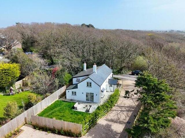 4 Bedroom Detached House For Sale In Barton On Sea, New Milton