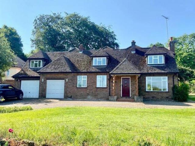 4 Bedroom Detached House For Sale In Barton le clay, Bedfordshire