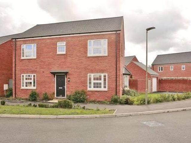 4 bedroom detached house for sale in Bartlett Road Bloxham OX15