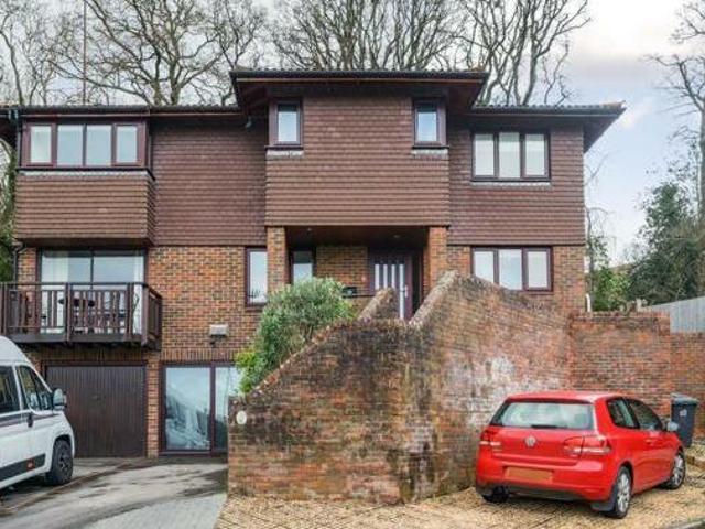 4 Bedroom Detached House For Sale In Basingstoke