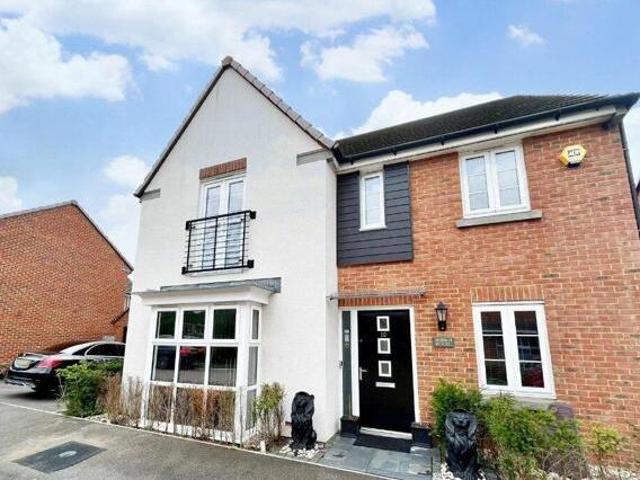 4 Bedroom Detached House For Sale In Basingstoke