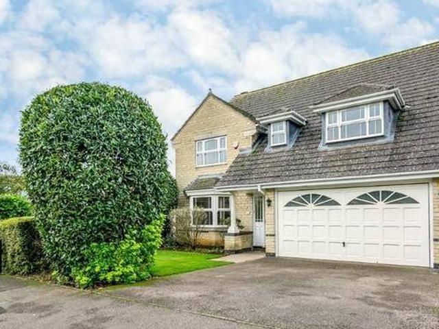4 bedroom detached house for sale in Betony Way Bicester Oxfordshire OX26 OX26