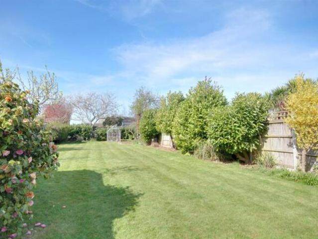 4 bedroom detached house for sale in Beverley Road, Kirk Ella, HU10