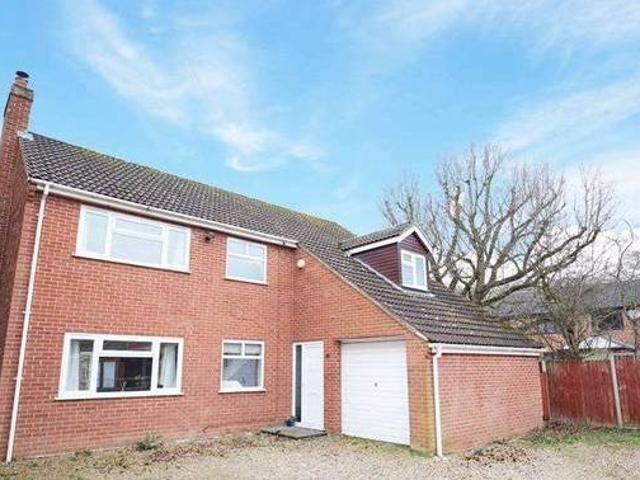 4 bedroom detached house for sale in Beverley Way Drayton Norwich NR8