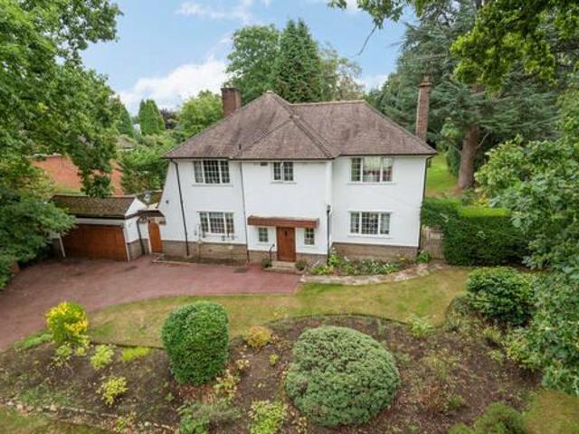 4 bedroom detached house for sale in Bears Den Kingswood KT20