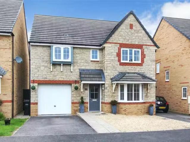 4 bedroom detached house for sale in Beauchamp Avenue, Midsome.