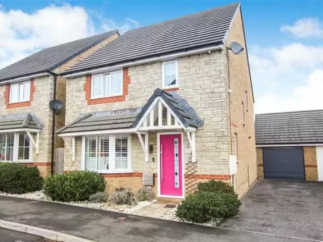 4 bedroom detached house for sale in Beauchamp Avenue, Midsome.