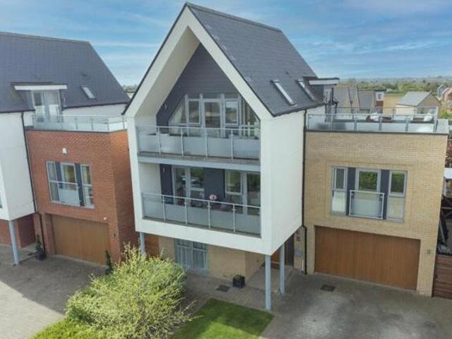 4 Bedroom Detached House For Sale In Beaulieu Park, Chelmsford