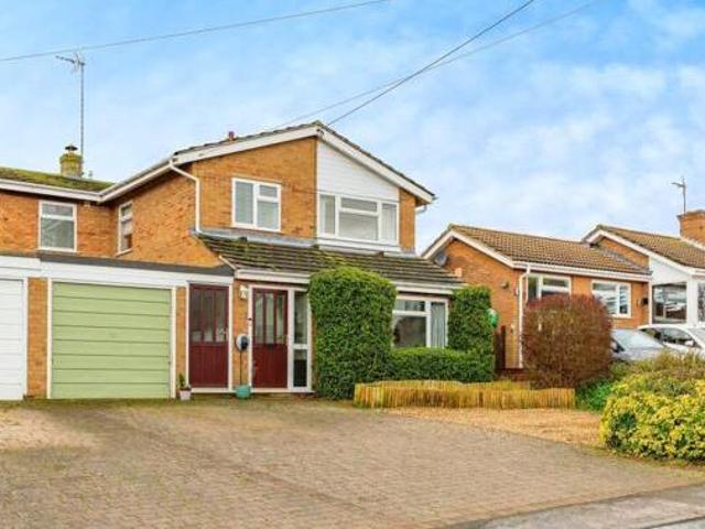 4 Bedroom Detached House For Sale In Bedford