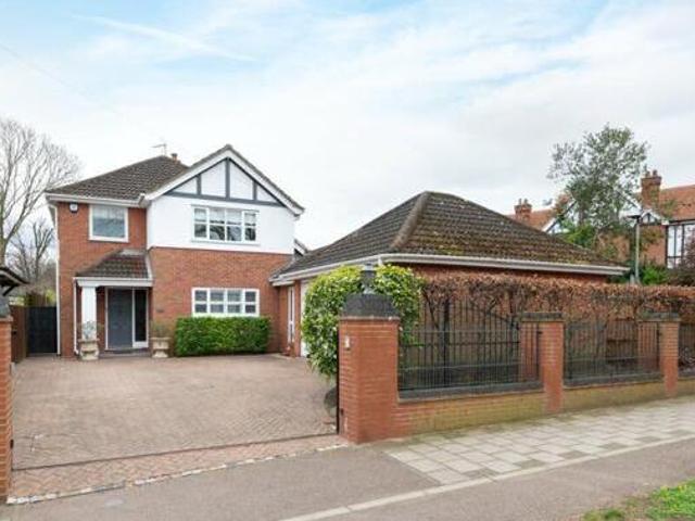 4 Bedroom Detached House For Sale In Bedford, Bedfordshire
