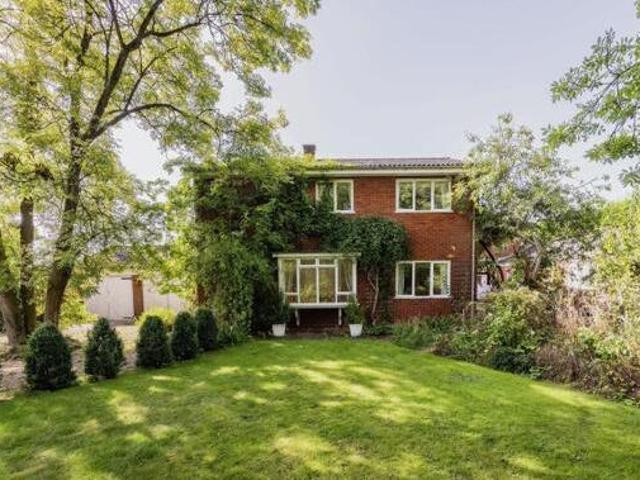 4 Bedroom Detached House For Sale In Bedford, Bedfordshire