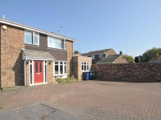 4 bedroom detached house for sale in Beechwood Avenue Melbourn Royston SG8