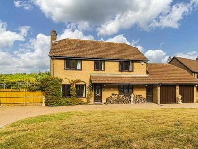 4 bedroom detached house for sale in Beechwood Park Hemel Hempstead Hertfordshire HP3