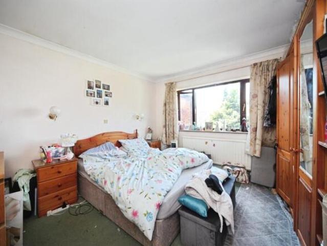 4 bedroom detached house for sale in Beechwood Road, Luton, LU4