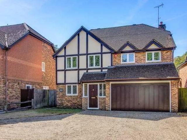 4 bedroom detached house for sale in Beeches Road Farnham Common SL2