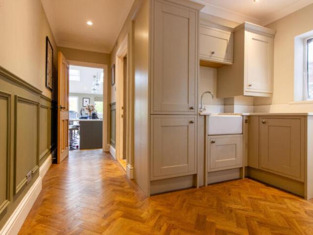 4 bedroom detached house for sale in Beehive Lane, Chelmsford, CM2