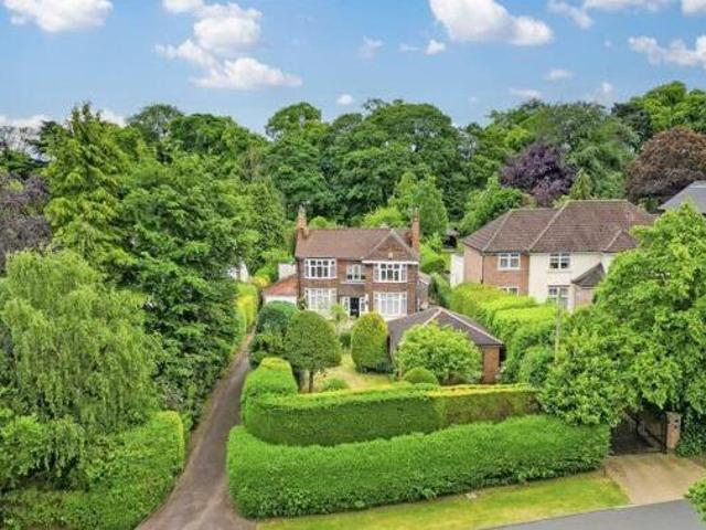 4 Bedroom Detached House For Sale In Beeston, Nottinghamshire