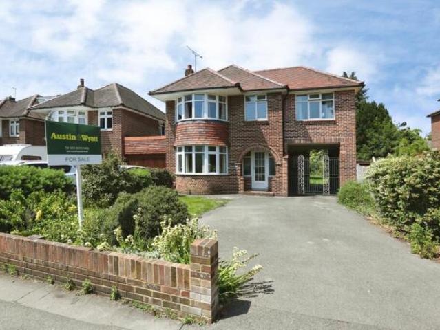 4 bedroom detached house for sale in Bellemoor Road, Southampton, Hampshire, SO15