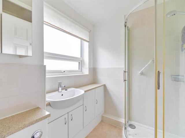 4 bedroom detached house for sale in Benson Close, Reading RG2