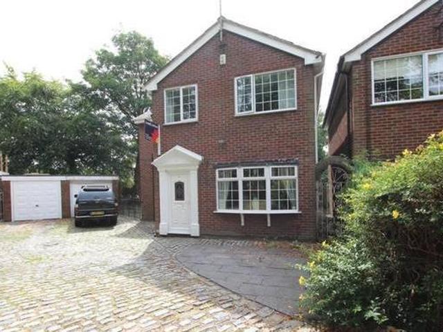 4 bedroom detached house for sale in Bentgate Close Newhey Rochdale Greater Manchester OL16